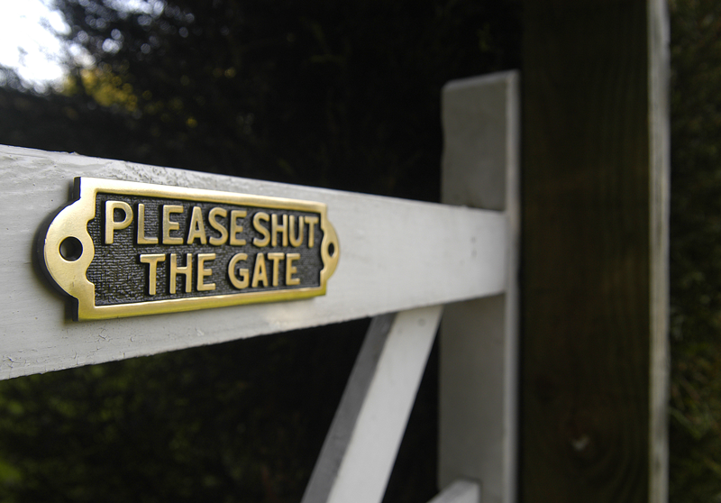 Please Shut The Gate Brass Sign | Black Country Metalworks