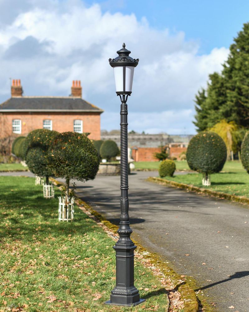 "Longthorpe" Black Traditional Lamp Post - 2.6m | Black Country Metalworks