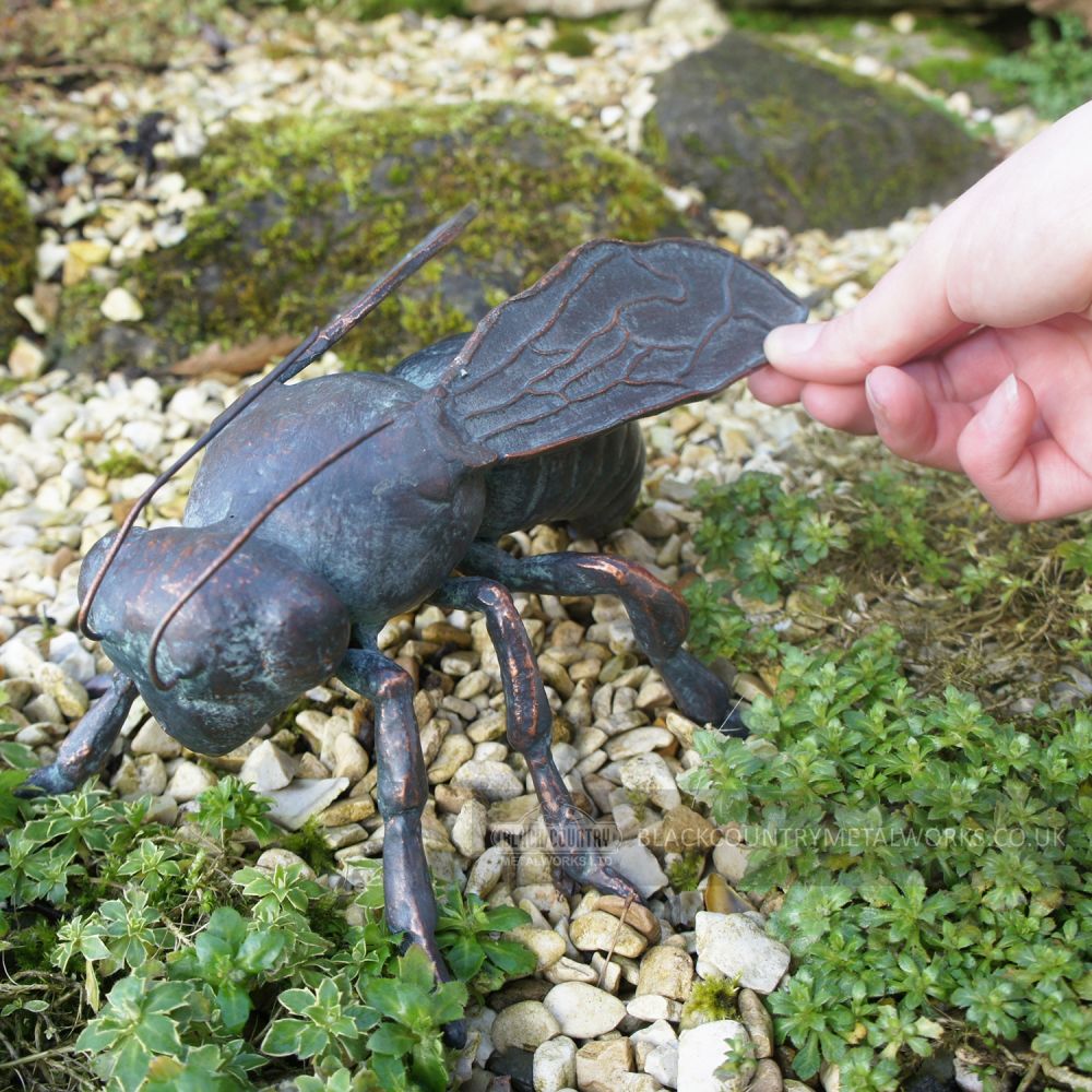 Cast Iron Honey Bee Garden Ornament | Black Country Metalworks