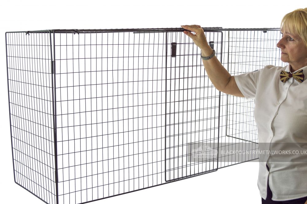 Brinton Extendable Nursery Fire Guard | Black Country Metalworks
