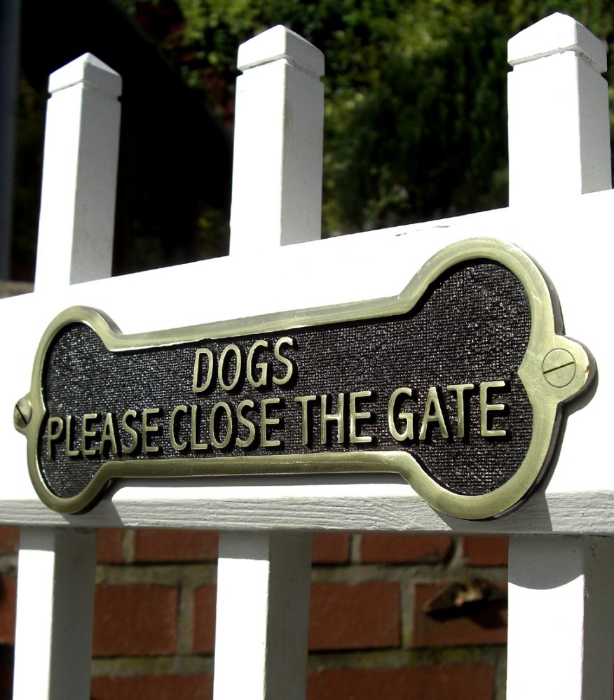 Dogs Please Close The Gate Brass Sign | Black Country Metalworks