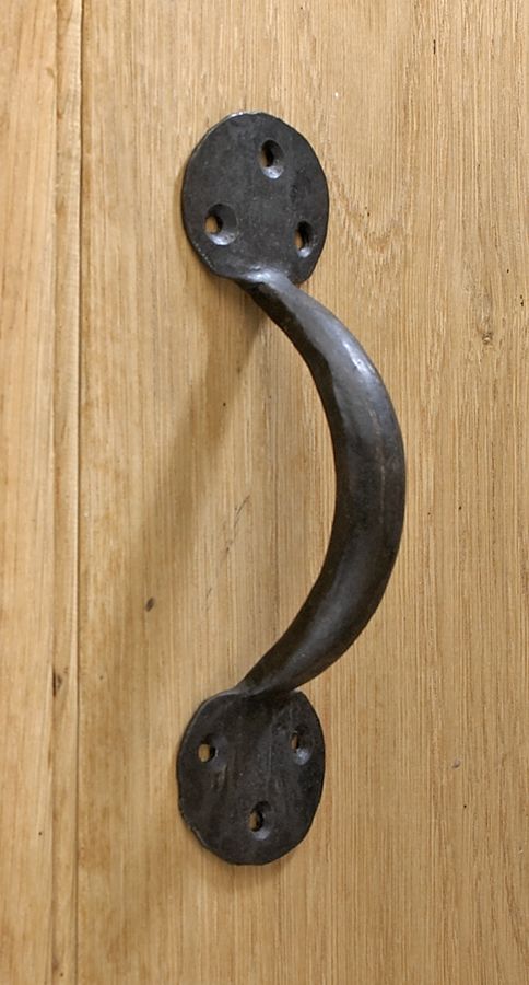 Curved Pull Handle (165mm) | Black Country Metalworks