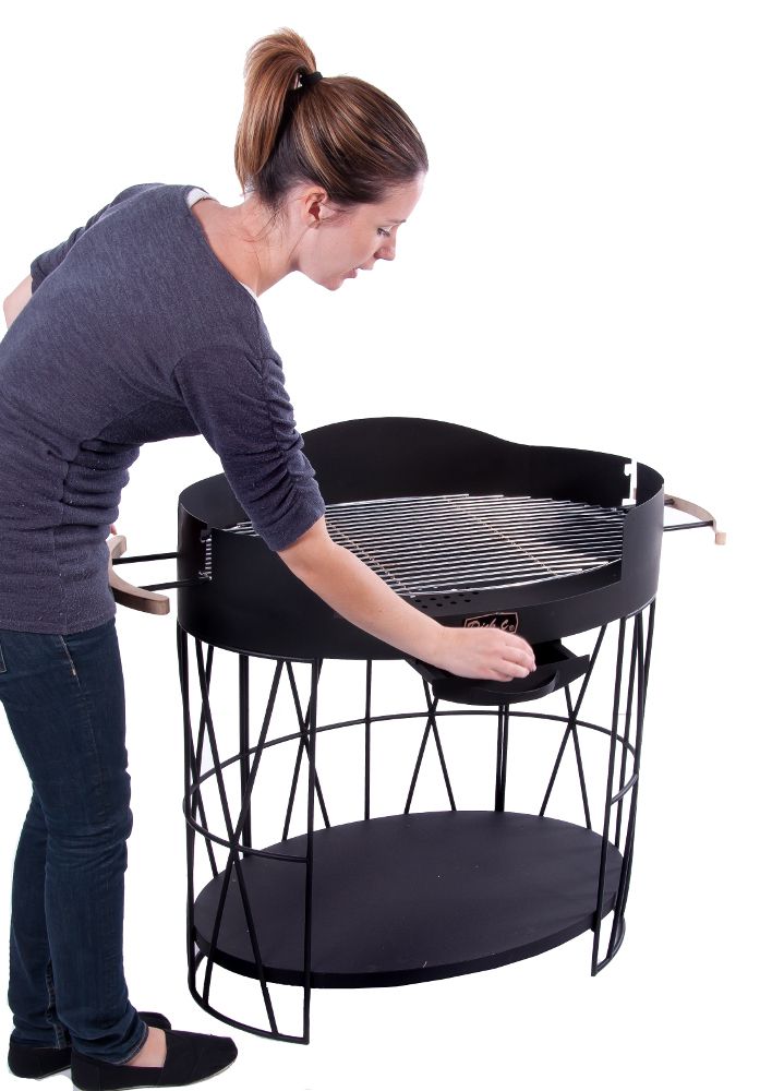Large Oval Black Garden Barbecue | Black Country Metalworks