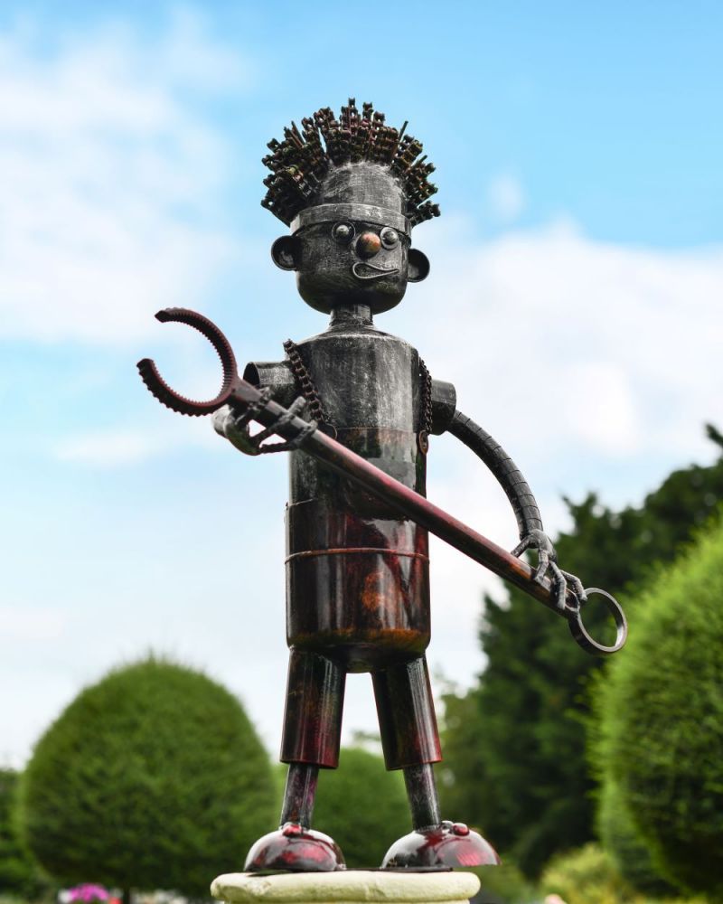 Sitting Robot Recycled Metal Sculpture | Black Country Metalworks