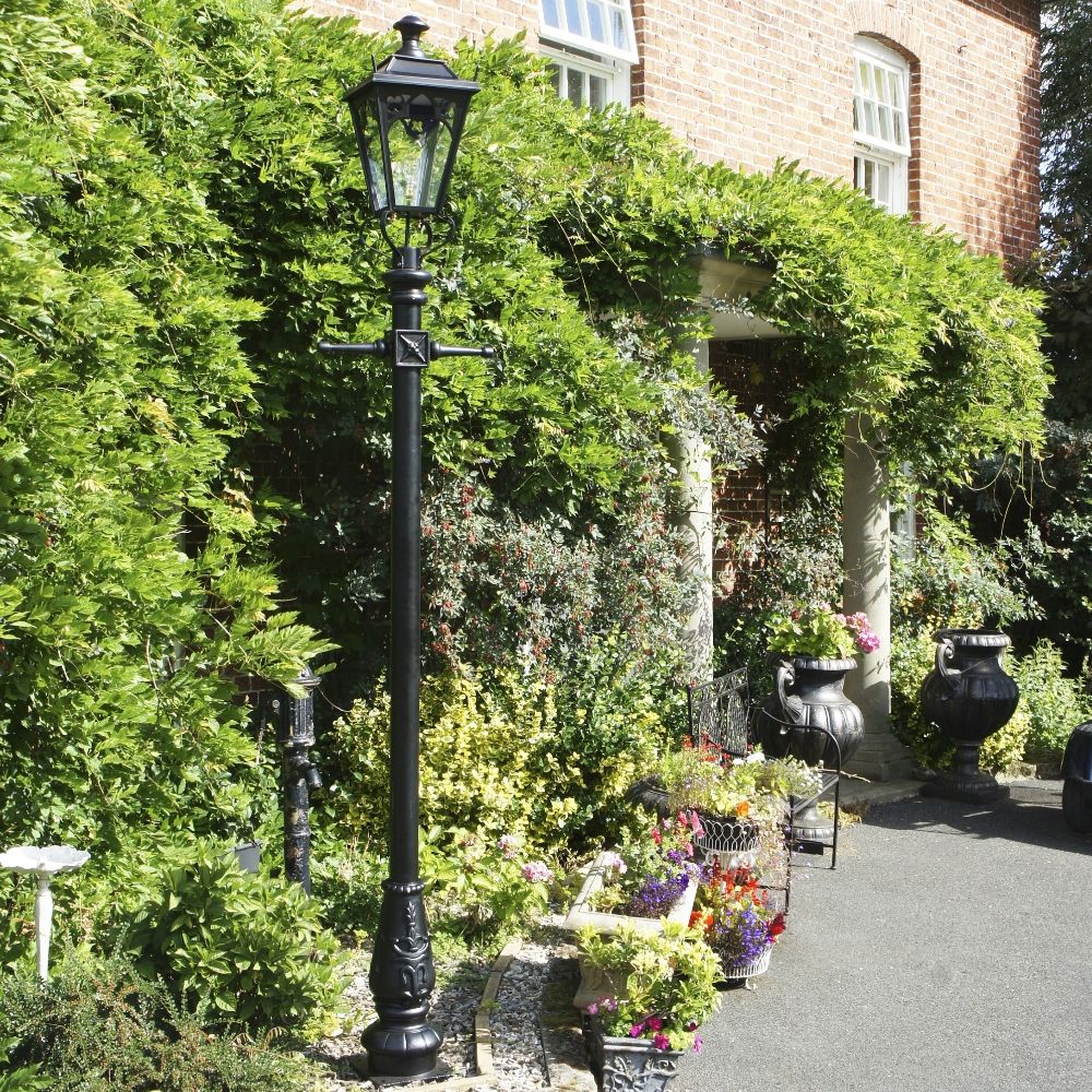 Black Gothic Lamp Post & Lantern Set 2.7m | Black Country Metalworks