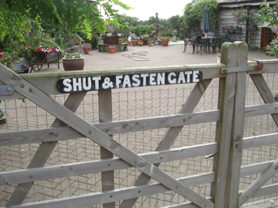SHUT & FASTEN GATE Sign | Black Country Metalworks
