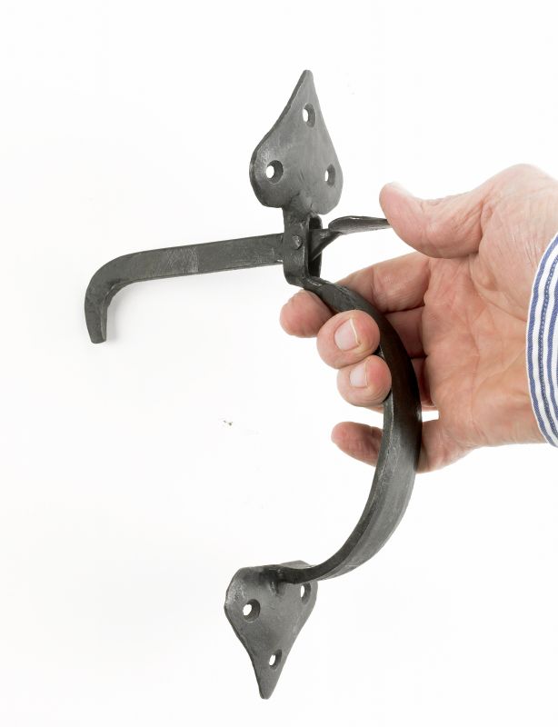 Cast Iron Thumb Latch & Chain | Black Country Metalworks