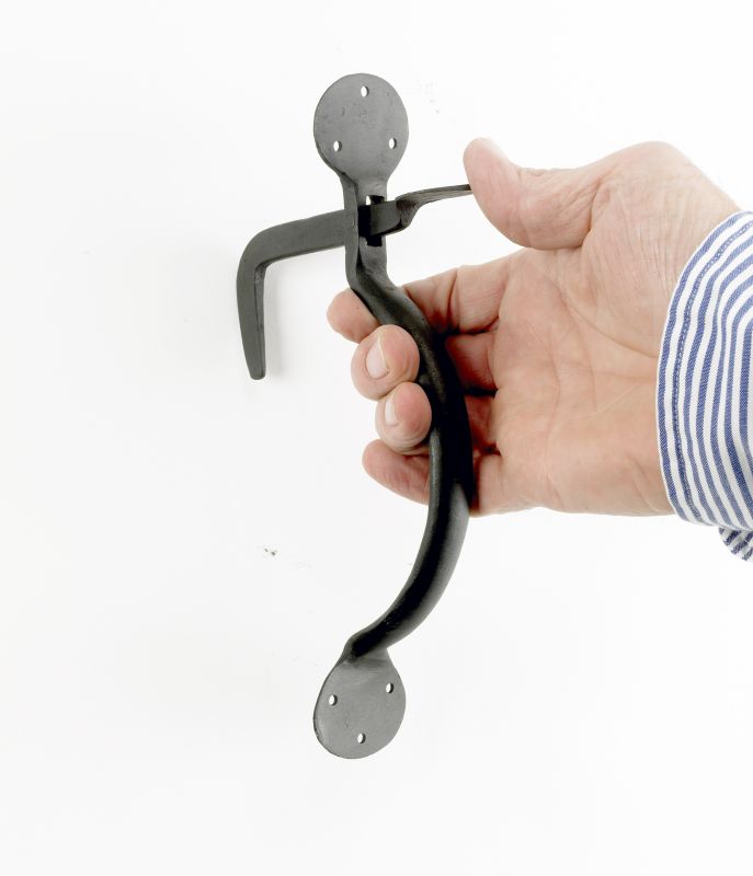 Cast Iron Thumb Latch & Chain | Black Country Metalworks