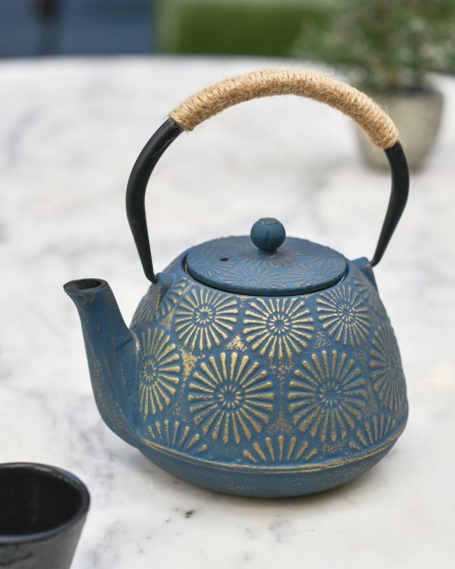"Himawari" Blue and Gold Cast Iron Japanese Style Teapot | Black ...