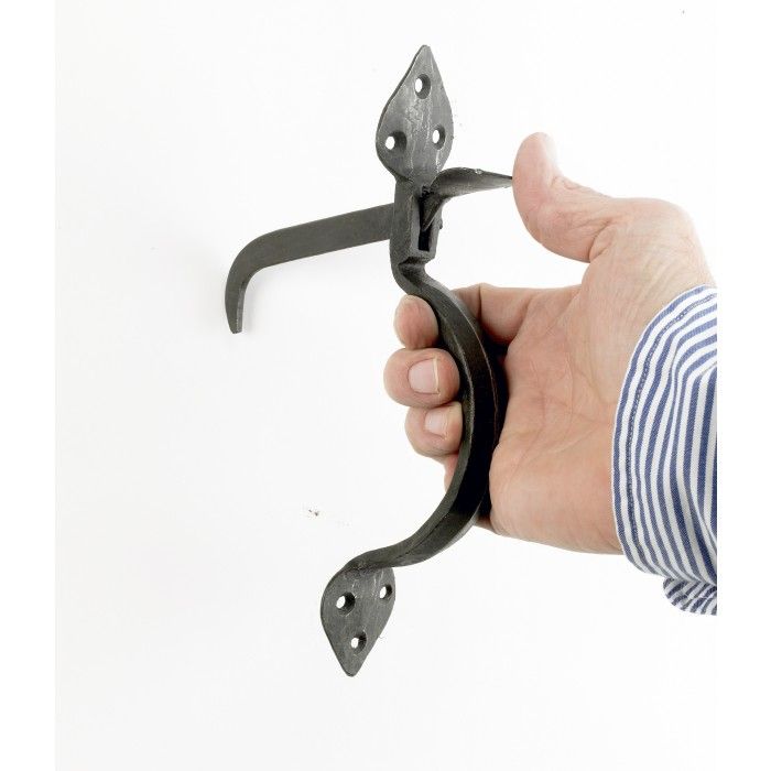 Cast Iron Thumb Latch & Chain | Black Country Metalworks