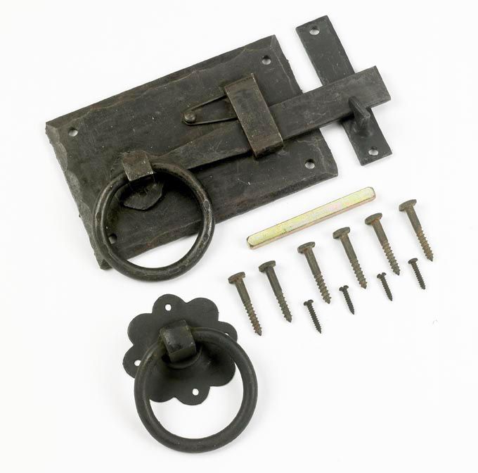 Cast Iron Thumb Latch & Chain | Black Country Metalworks