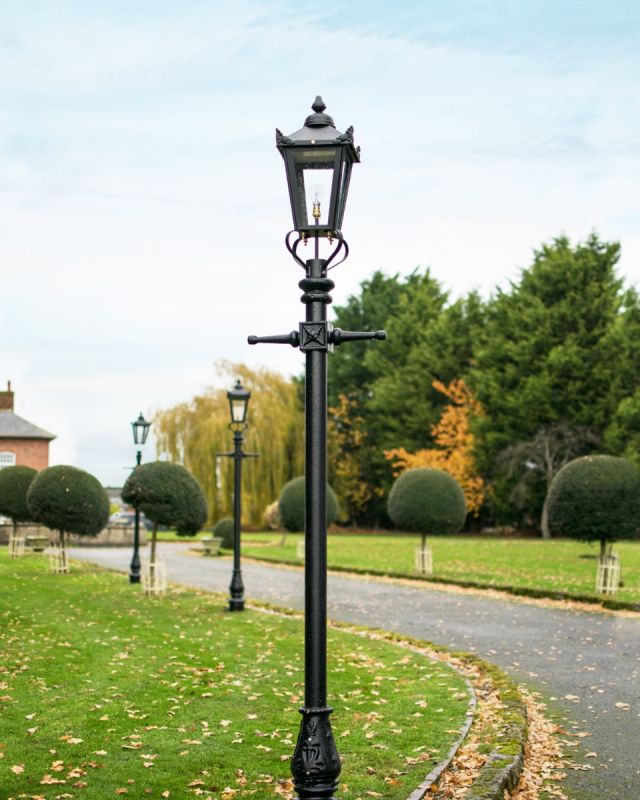 Victorian Lamp Post - Black 2.7m | Black Country Metalworks