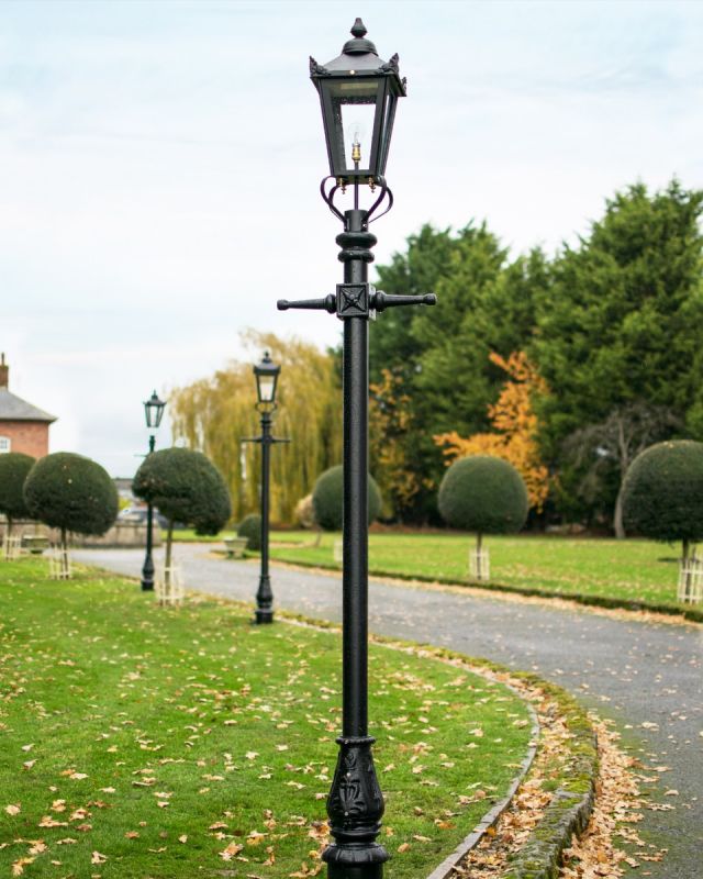 Victorian Lamp Post - Black 2.7m | Black Country Metalworks