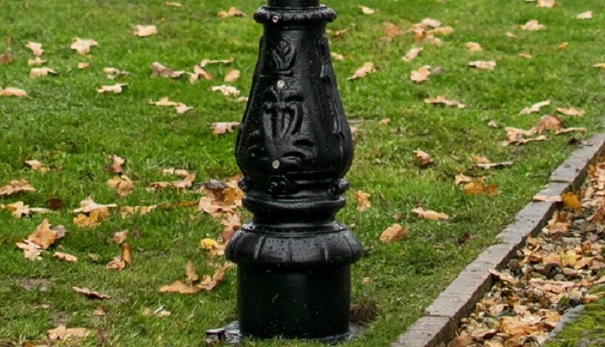 Victorian Lamp Post - Black 2.7m | Black Country Metal Works